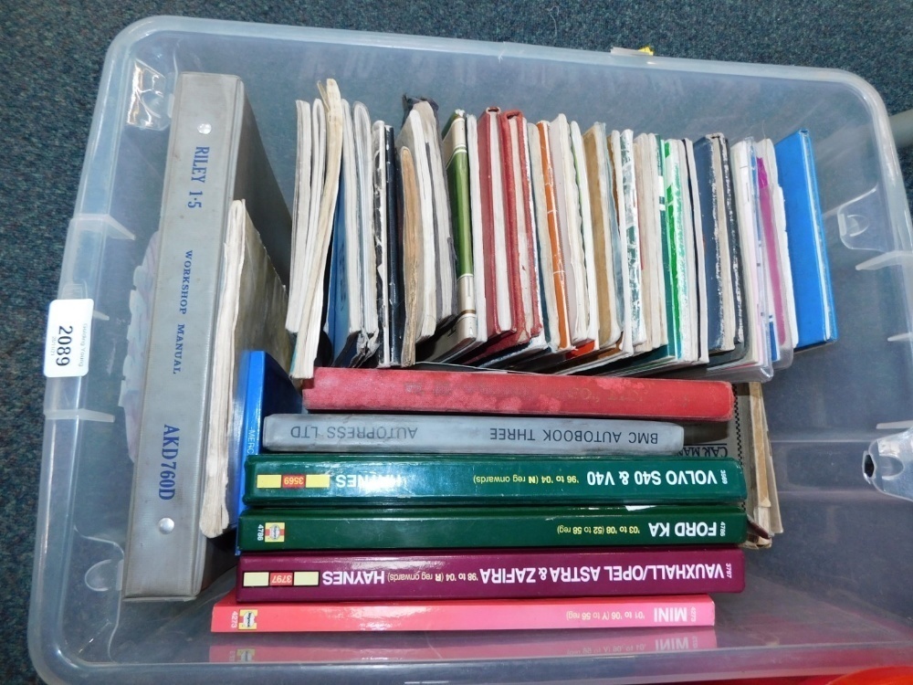 A group of car mannuals and automobilia books, to include The Avenger ...