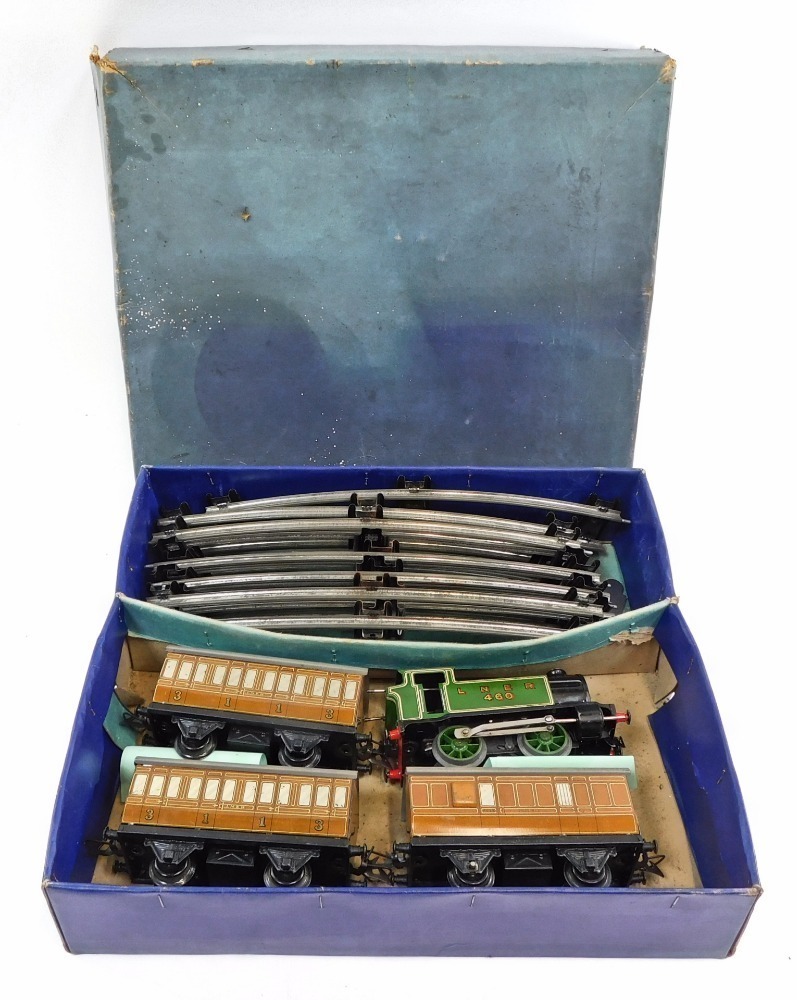 A Hornby clockwork O gauge train set, including LNER 0-4-0 tank ...