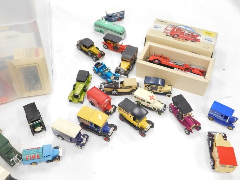 Various diecast vehicles, Express Daily cart, 5cm high, various others ...