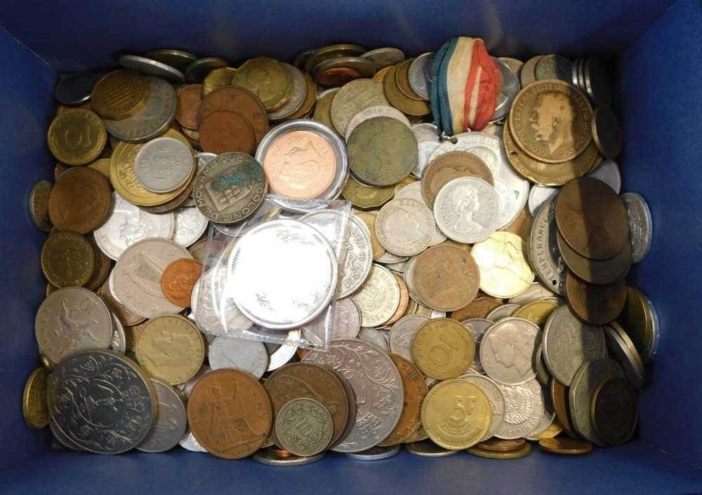Mixed coinage and bank notes, to include pennies, half pennies ...